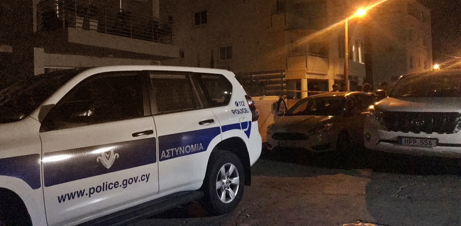 ΛΕΥΚΩΣΙΑ: Τους ανέκοψαν για έλεγχο - Εντόπισαν παράνομα τσιγάρα και όχι ...