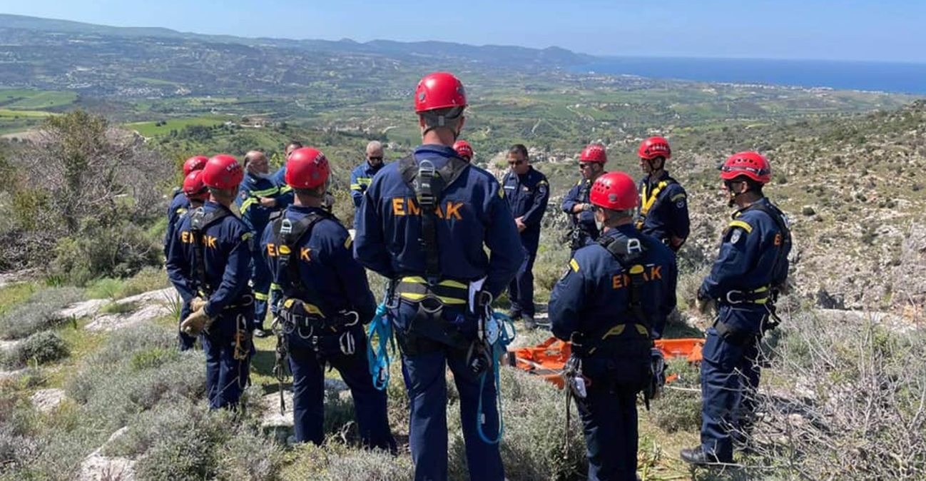 Χάθηκαν παρέα με τον σκύλο τους σε χωριό - Τους έψαχνε μέσα στα ...