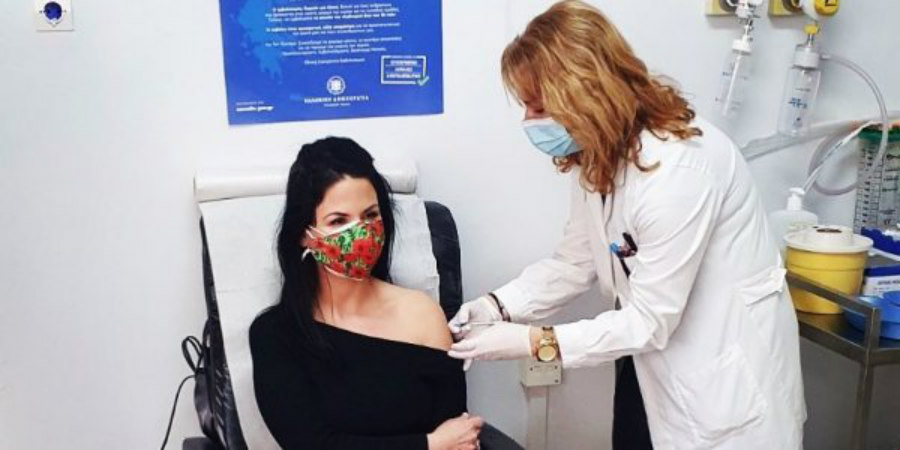 Γιατί οι γυναίκες εμφανίζουν συχνότερες ανεπιθύμητες ενέργειες μετά τον ...