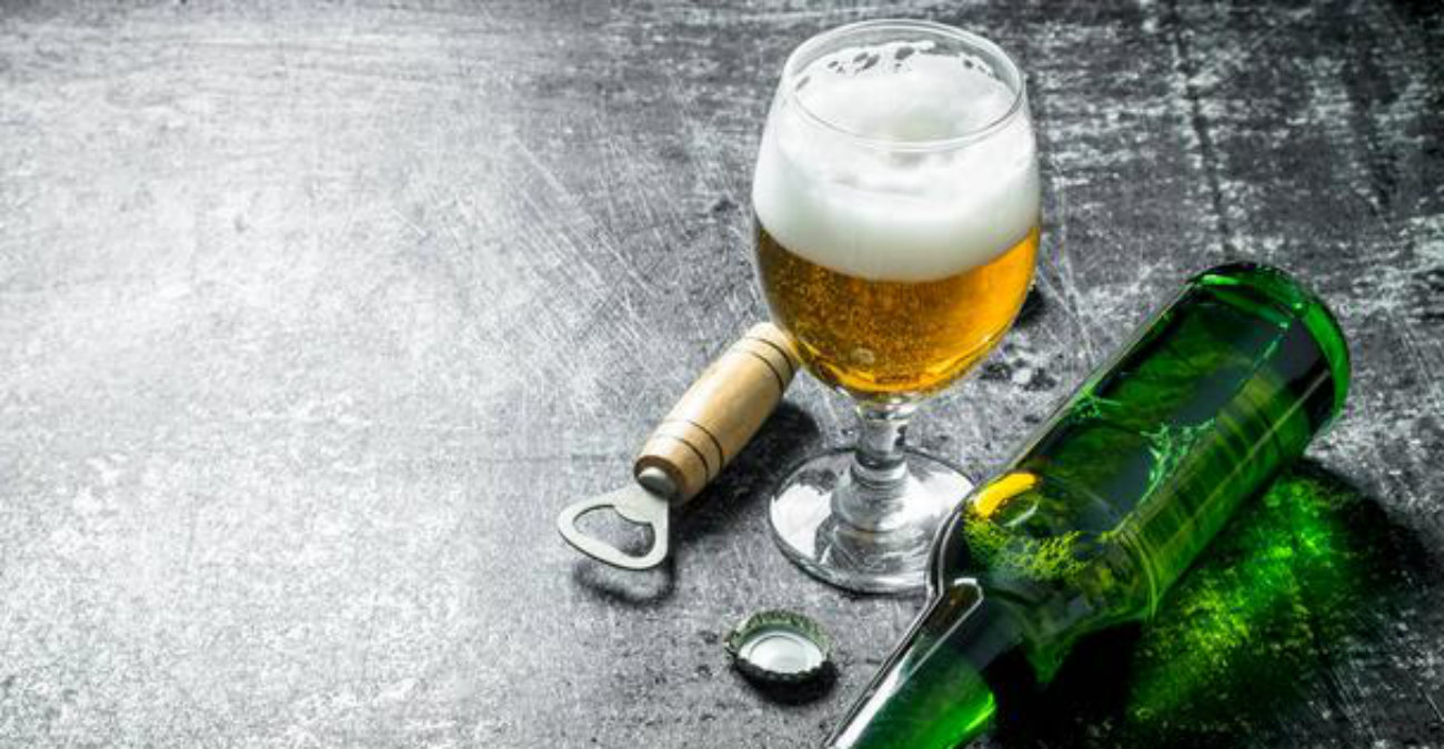 Έτσι μπορείς να ανοίξεις ένα μπουκάλι μπίρας χωρίς ανοιχτήρι