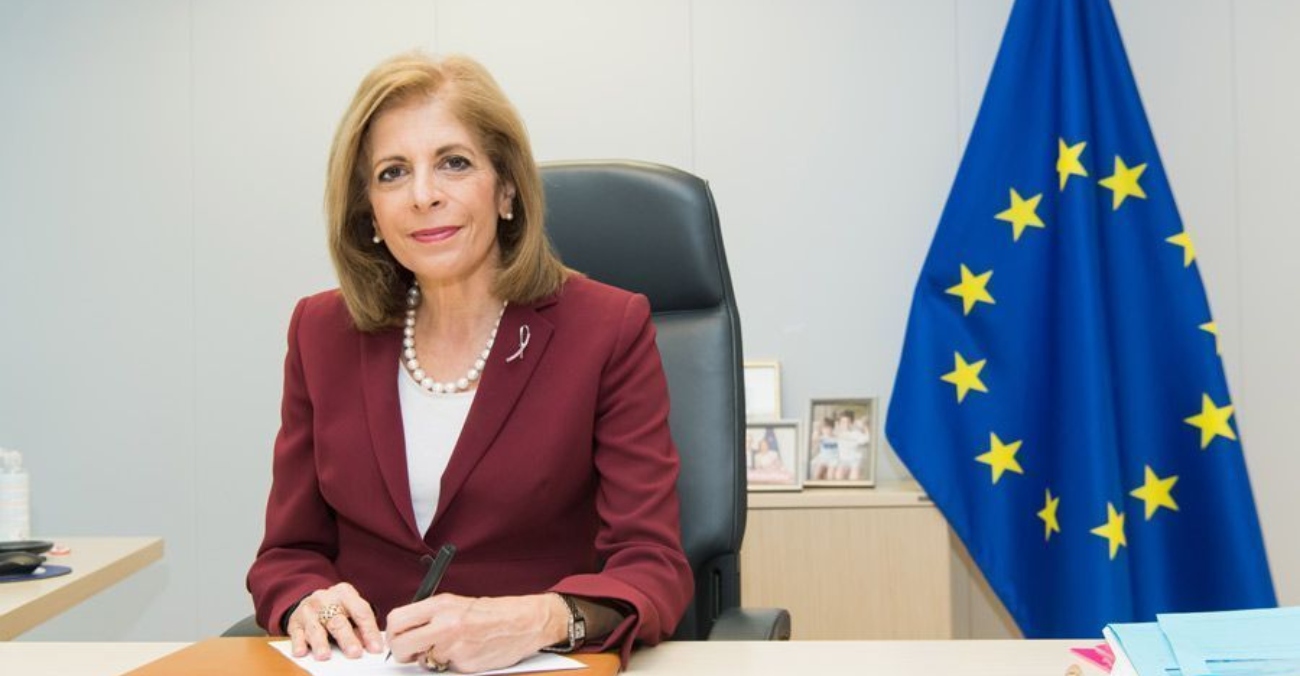 Στη Γενεύη η Κυριακίδου με το ψηφιακό πιστοποιητικό COVID να γίνεται ...