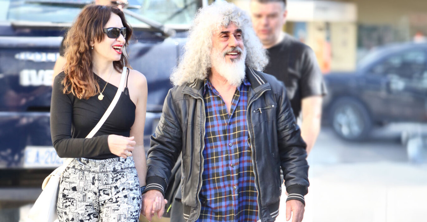 Γιάννης Γιοκαρίνης: Τα σκοτάδια του «Νοσταλγού του ροκ εν ρολ» που τον ...