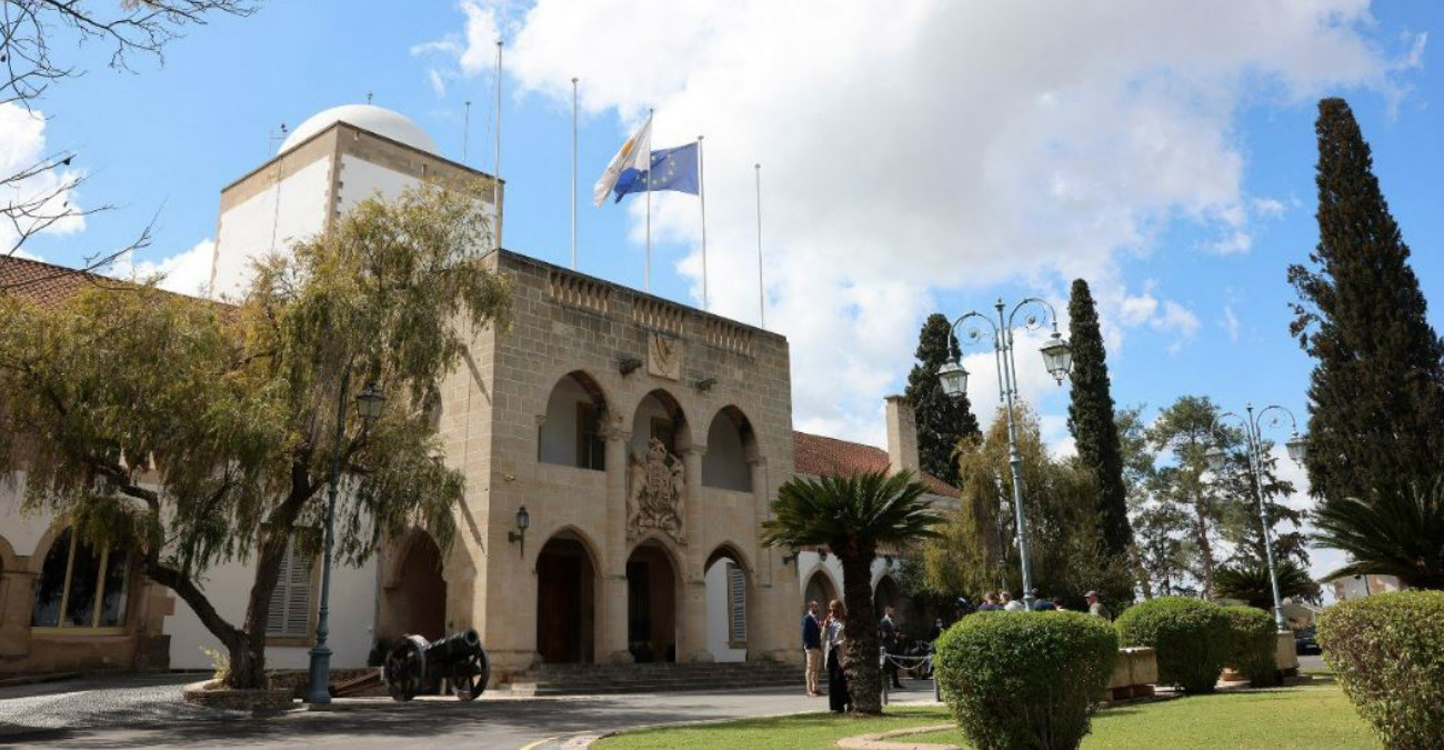 Στο Προεδρικό οι πολιτικοί αρχηγοί των κομμάτων - Σύσκεψη για την ...