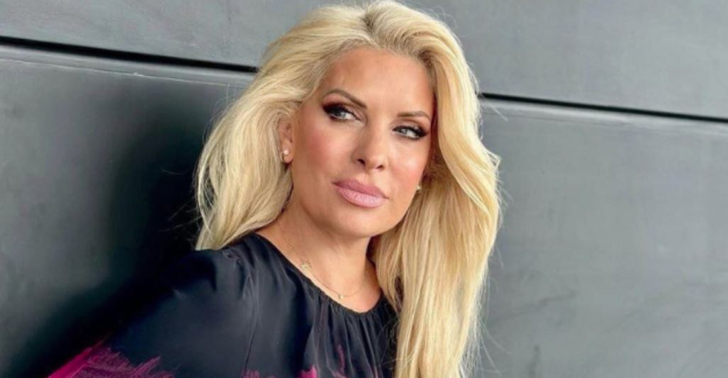 Η Ελενη Μενεγάκη μόλις βγήκε από το κομμωτήριο και μας δείχνει το νέο ...