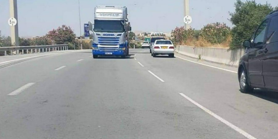 Α/ΔΡΟΜΟΣ: Στιγμές τρόμου με νταλίκα που φαίνεται να κινείται αντίθετα ...