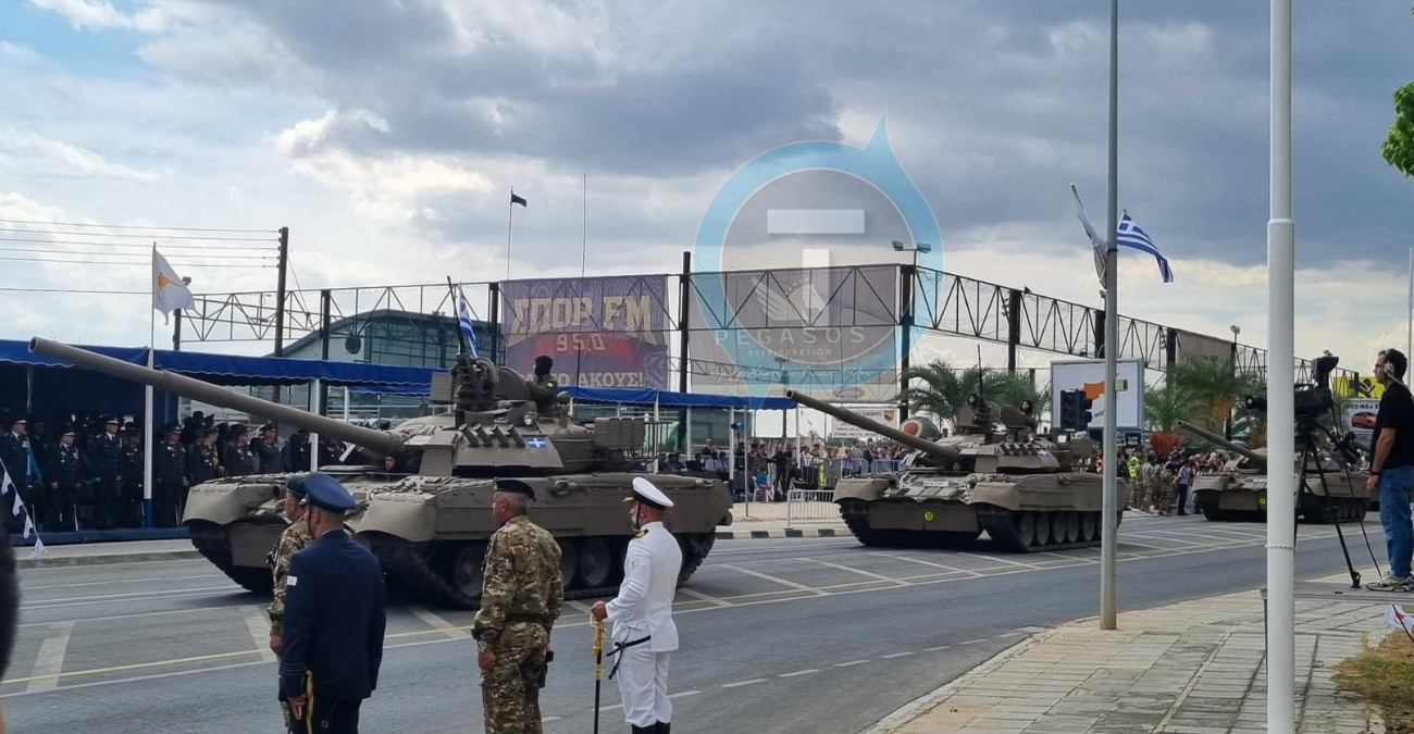 Ολοκληρωθηκε η Στρατιωτική Παρέλαση της 1ης Οκτωβρίου - Το χειροκρότημα ...