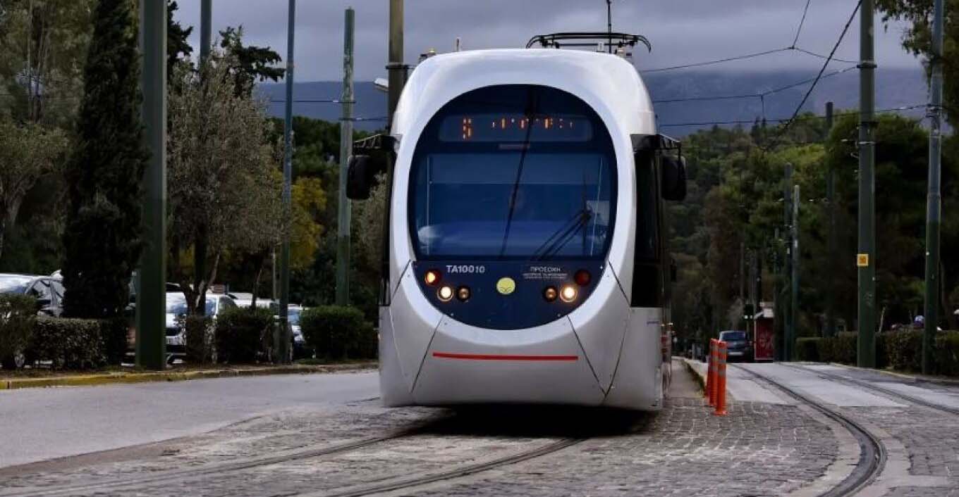 Πεζός παρασύρθηκε από το τραμ στον Νέο Κόσμο και τραυματίστηκε σοβαρά