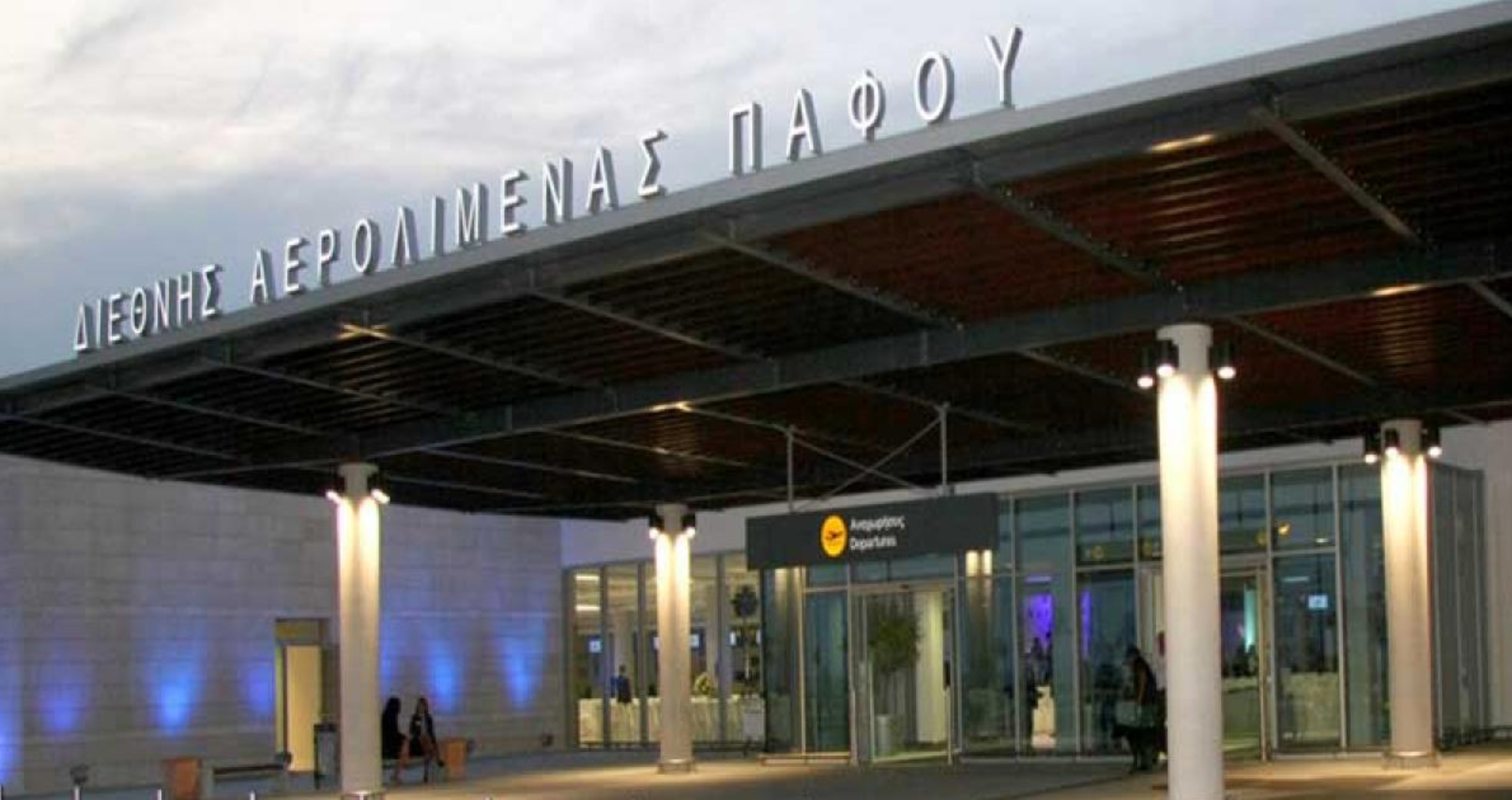 Πήγε στο αεροδρόμιο με πολύ μεγάλο χρηματικό ποσό που δεν το δήλωσε ...