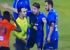 Οι ΠΑΡΑΞΕΝΕΣ φάσεις στο ΓΣΖ: Απίστευτο σκηνικό σε φάουλ με τον ρεφ και ...
