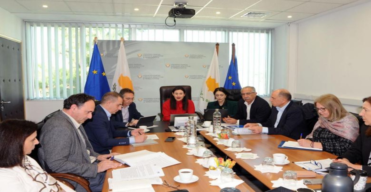 Διαχείριση υδάτων και ανακύκλωση στη συνάντηση Υπ. Γεωργίας με Πρόεδρο ...