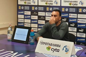ΞΕΣΠΑΣΜΑ Αυγουστή – Ζήτησε ΣΕΒΑΣΜΟ και απάντησε στις βρισιές (ΒΙΝΤΕΟ)