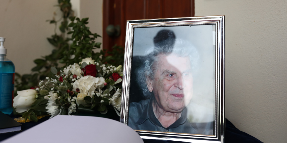 Η Μητρόπολη Πειραιά «αφορίζει» μετά θάνατον τον Μίκη Θεοδωράκη