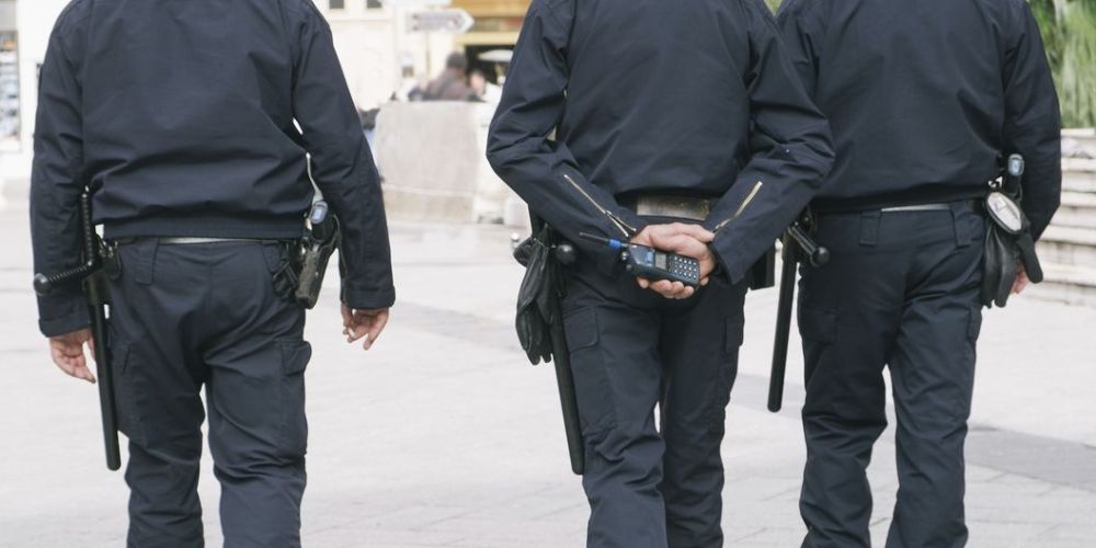 ΛΕΜΕΣΟΣ: Αστυνομικός χαστούκισε γυναίκα – Του επιτέθηκαν οι θαμώνες και ...
