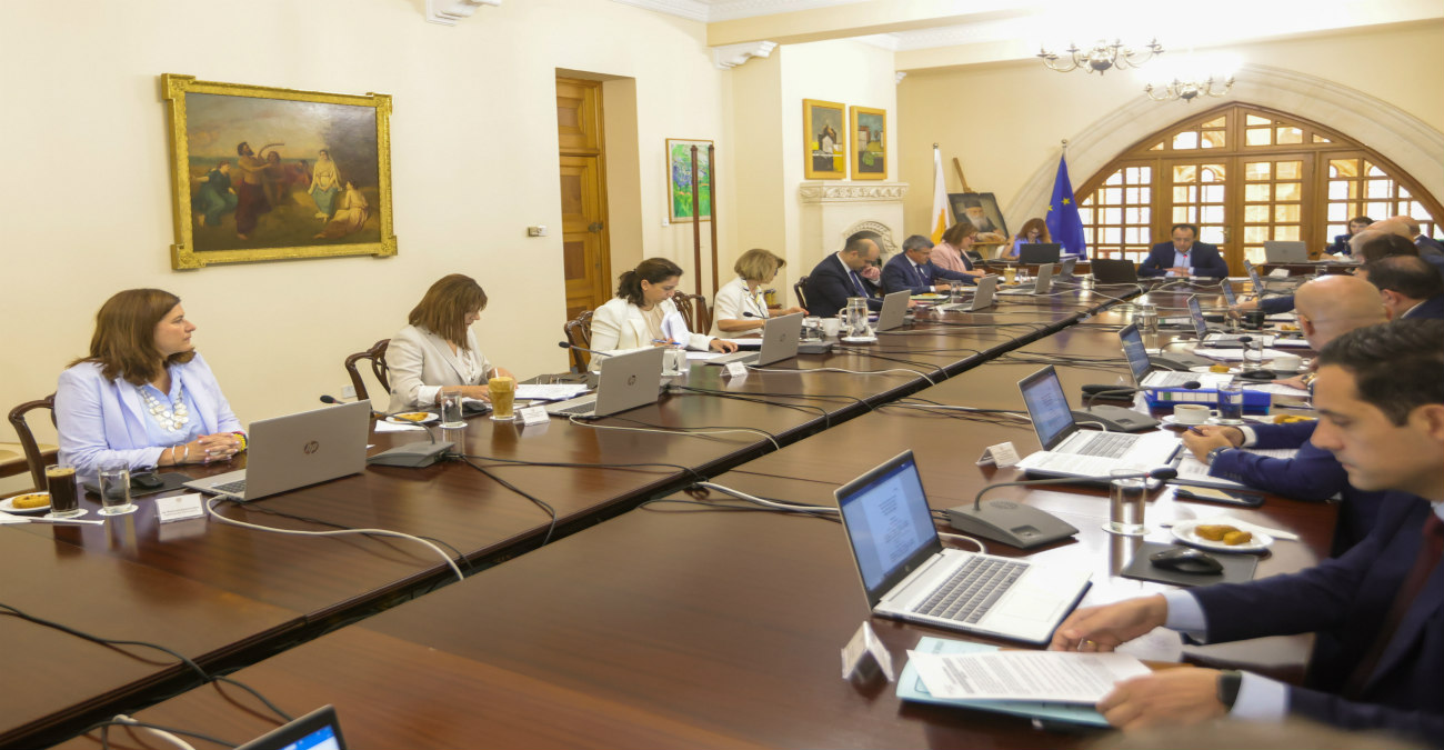 Σύσκεψη για την πρόληψη και αντιμετώπιση των πυρκαγιών στο Προεδρικό