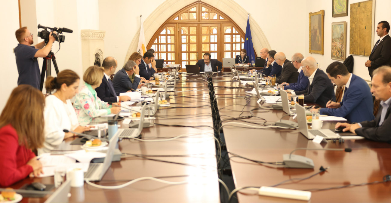 Αυτός είναι ο Κώδικας Δεοντολογίας για τα μέλη της Κυβέρνησης – Τι ...