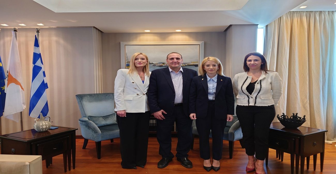 Διορισμοί στον ΔΗΣΥ: Αυτή είναι η νέα ομάδα εκπροσώπων Τύπου