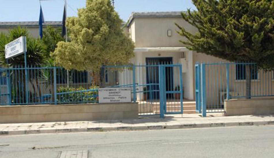 ΕΠΙΘΕΣΗ ΜΕ ΜΑΧΑΙΡΙ – ΤΡΟΥΛΛΟΙ: «Όχι» από νομική υπηρεσία σε έκδοση ...